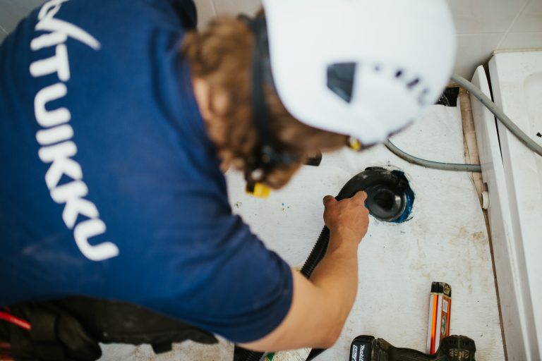 Rivitalon putkiremontti päivittää myös vesikalusteet - LVI-Tuikku